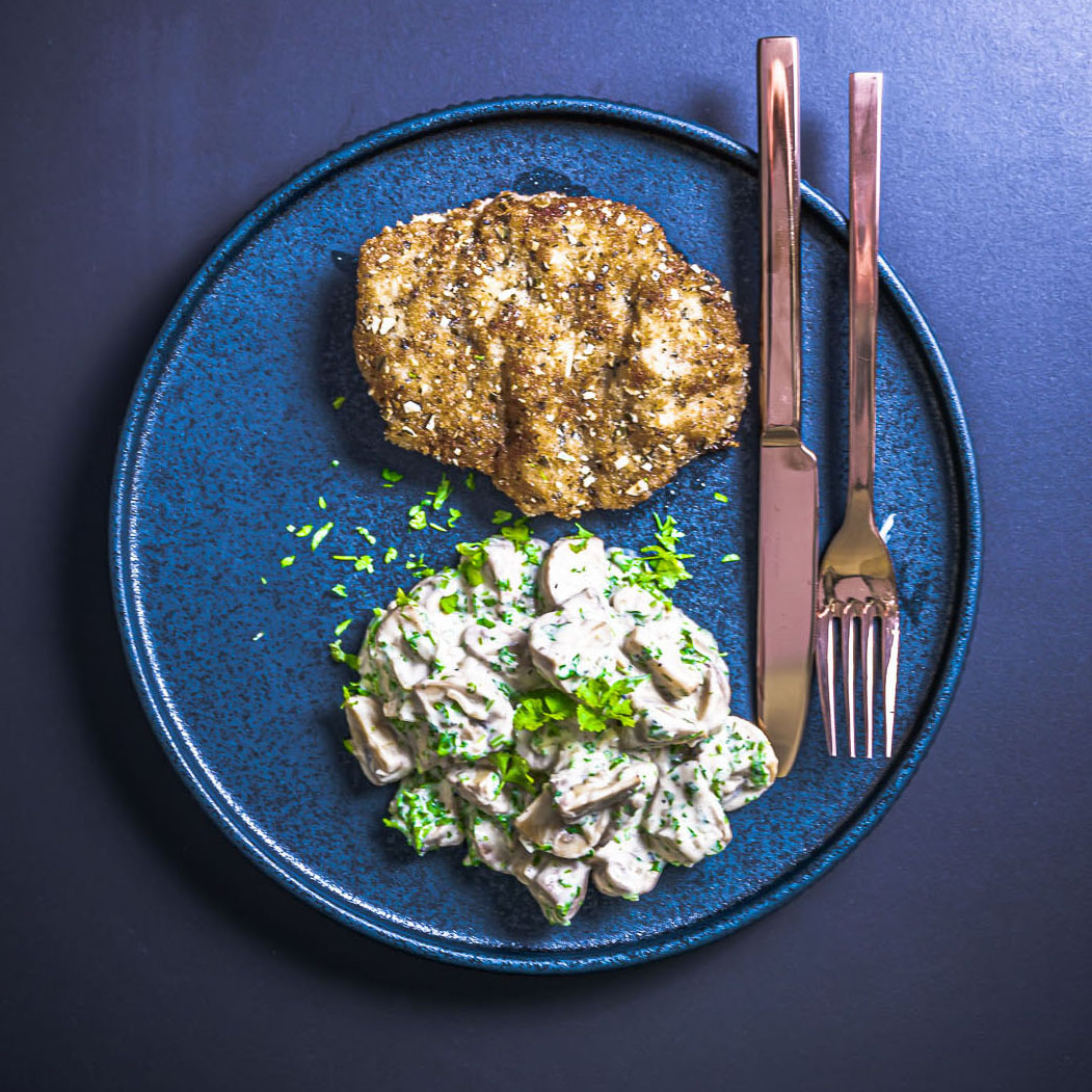Kalbsschnitzel mit Champignon-Rahm - foodcontent.company